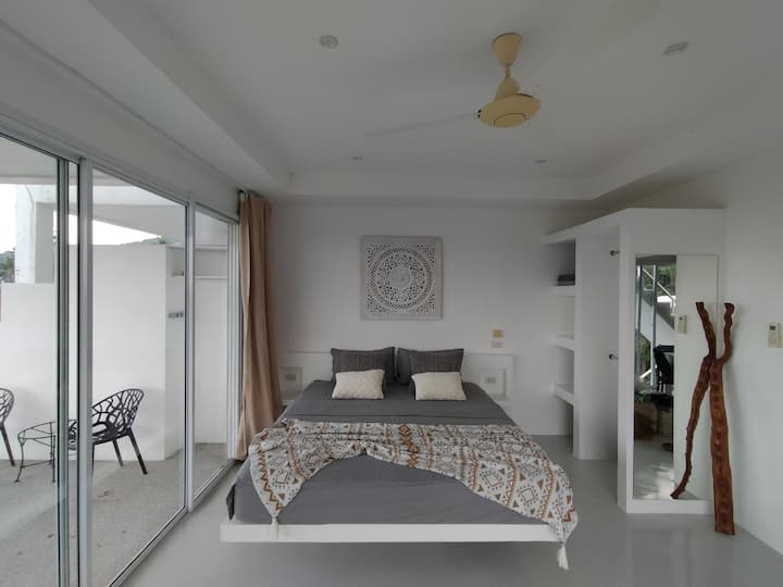 Sea View 2 Br Apartment - Ko Samui