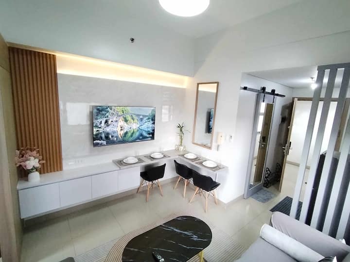 Our Unique High Ceiling/corner Unit @ Moa Complex - Metro Manila