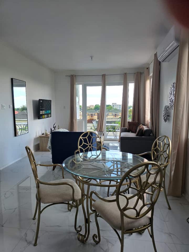 Elegant 2br With Rooftop Turf - Kingston