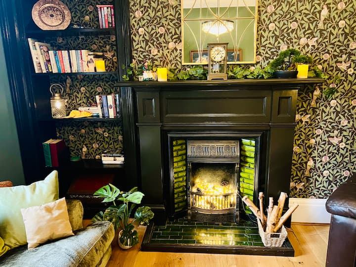 Carvetii: Abbey View, 1st Floor Flat, City Centre - Dunfermline