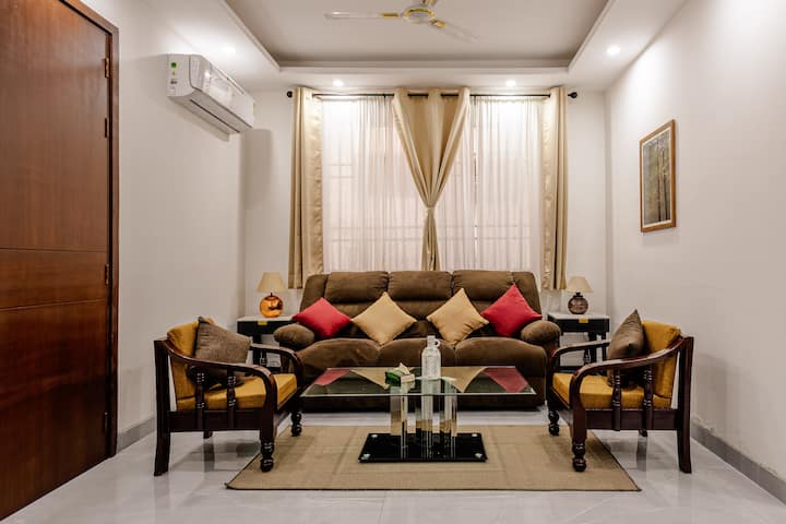 Modern 3bhk W/ Garden | Walk To Select City Saket - New Delhi