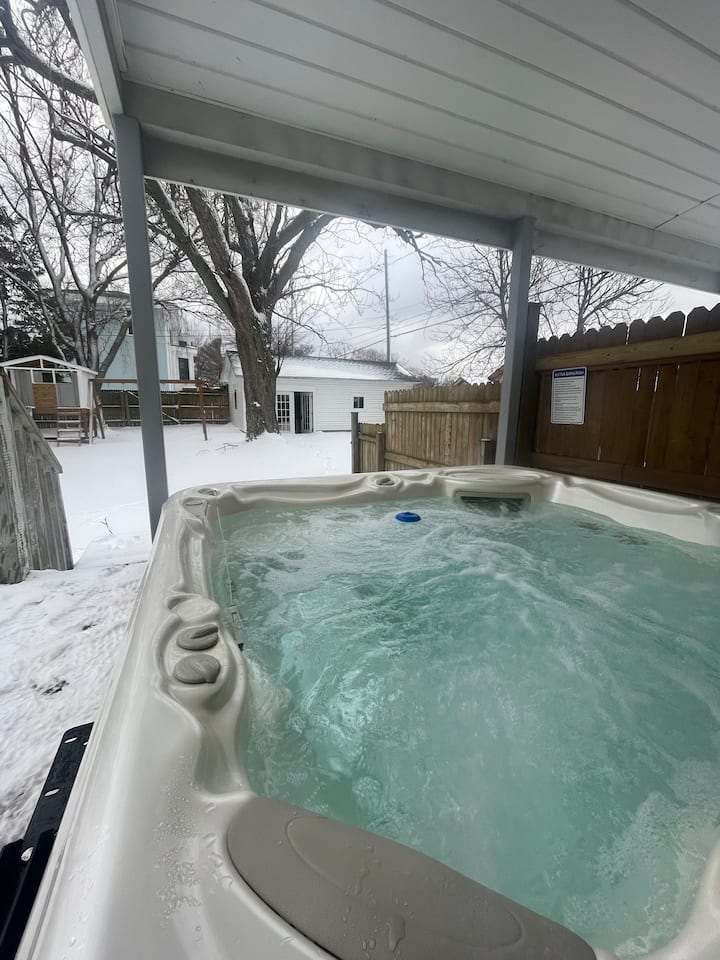 3br Hot Tub Retreat | Spring Lake Family Escape - Grand Haven, MI