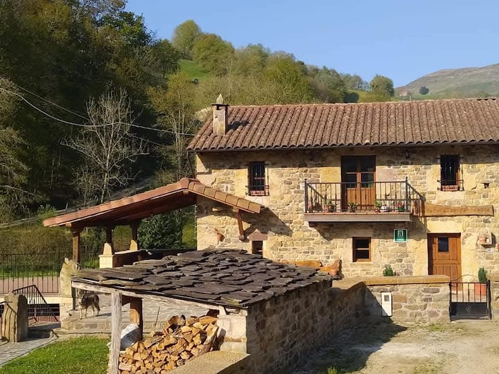 Cabaña Pasiega El Hazuca De La Peruca - Vega de Pas