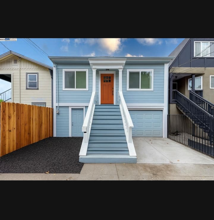Newly Remodeled Charming Home, Close To W.oak Bart - Oakland, CA