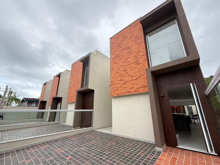 Casa Alto Padrão- 03 Cond. Costa Da Mata - São Sebastião