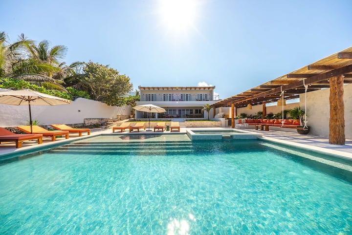 Epic Oceanfront 6br Villa | Infinity Pool+hot Tub - Isla Mujeres