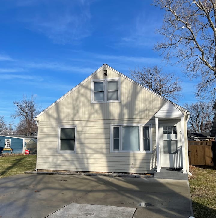 Pet Friendly, Beach Access, King Beds & Dishwasher - Vermilion, OH