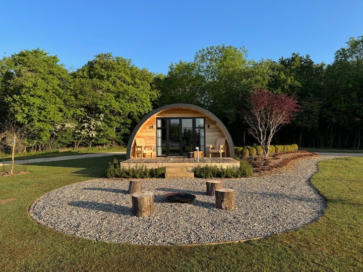 The Piglet With Natural Swimming Lake & Sauna - Cotswolds