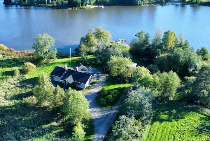 Hirsitalo Järven Rannalla - Somero
