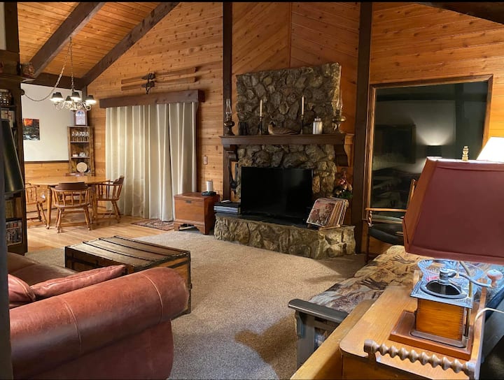 Lazy Bear Cabin | 30 Days| South Lake Tahoe - South Lake Tahoe, CA