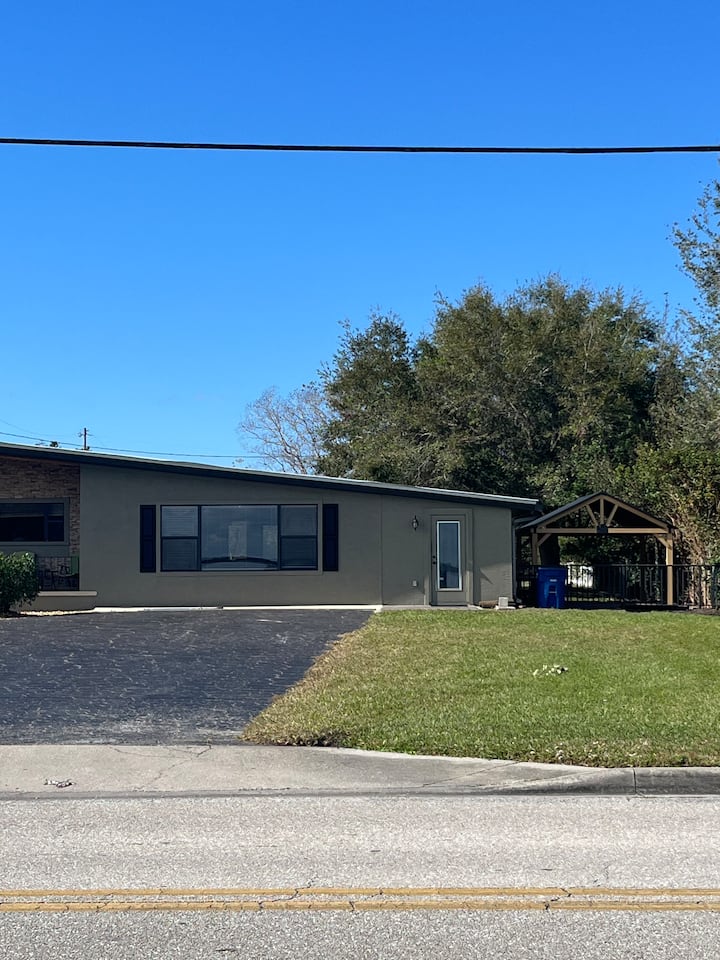 Gorgeous Lakefront Home W/dock - Dinner Lake, FL