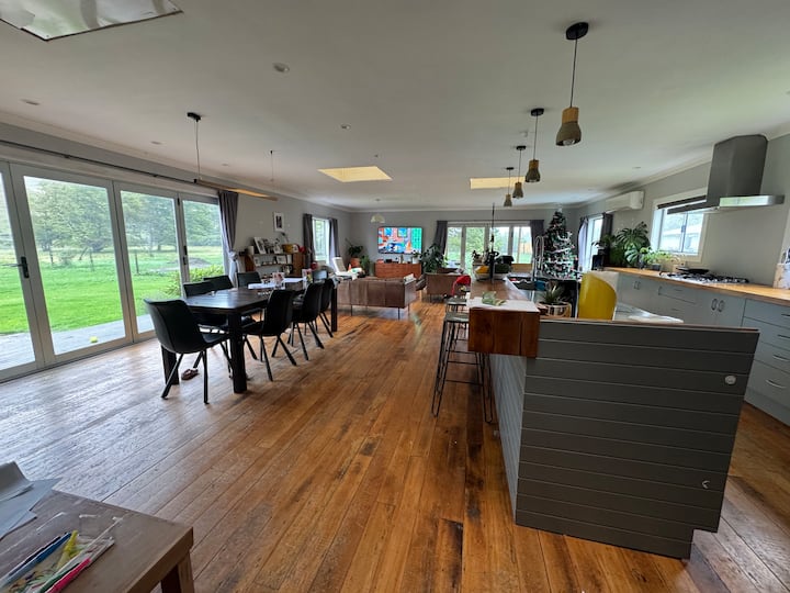 Family Home That Fits A Team - Gisborne