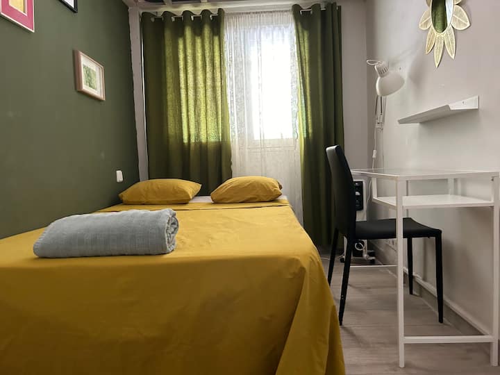 Bedroom Wi-fi /Airport/ Ifema/ Metropolitano. - マドリード