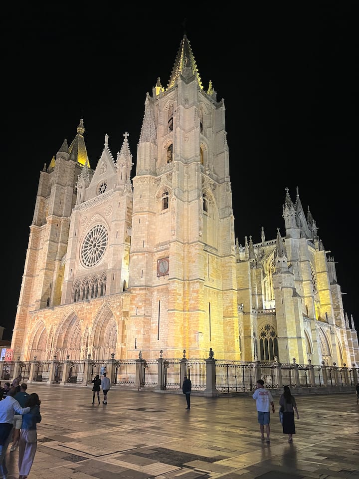 Magic Ii 30 Segundos De La Catedral Y Plaza Mayor - Mansilla de las Mulas