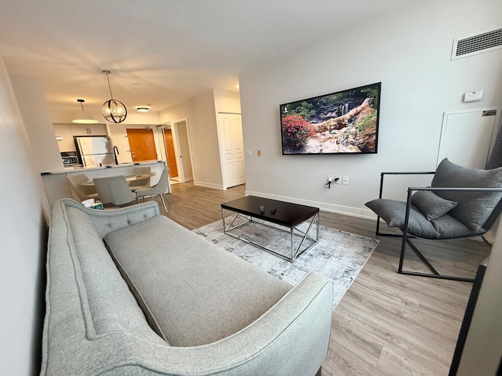 Charming Condo & Prime Location - Markham, Canada