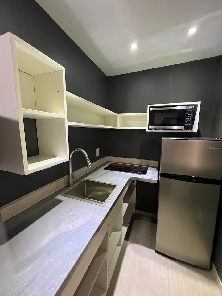 Stylish Private Kitchenette/bathroom Studio - Rockford, IL