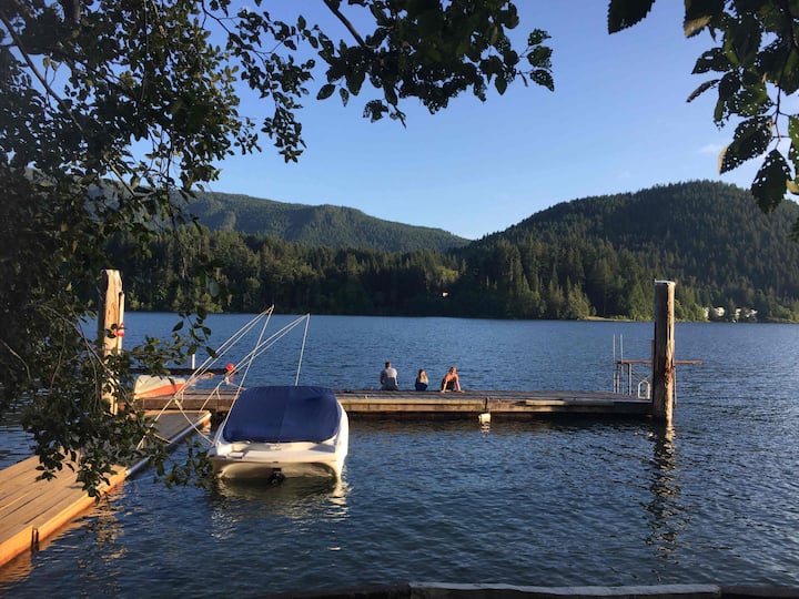 Family Retreat Lake House - Lake Cowichan