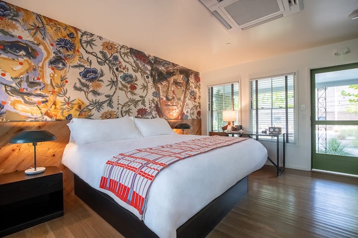 Cute Vintage Eco-friendly Hotel - Hunter Suite - テーラー, TX