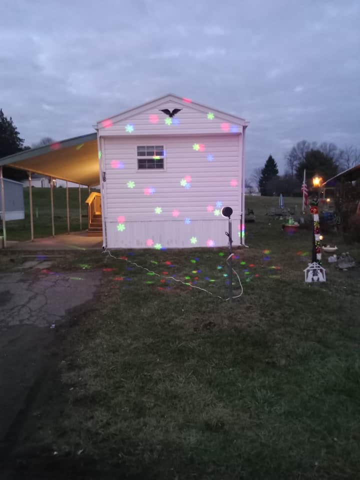 2 Bedrooms 2 Full Bath On Opposite Ends Of House. - Mount Vernon, OH