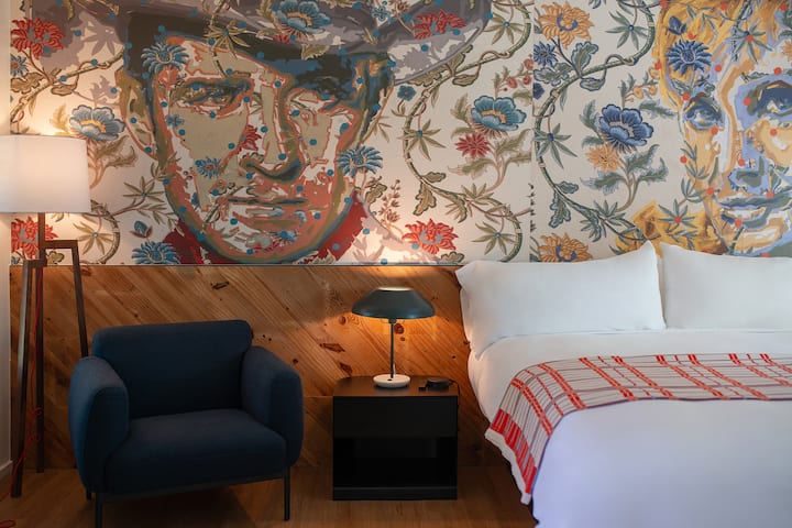 Cute Vintage Eco-friendly Hotel - Gould Suite - Taylor, TX