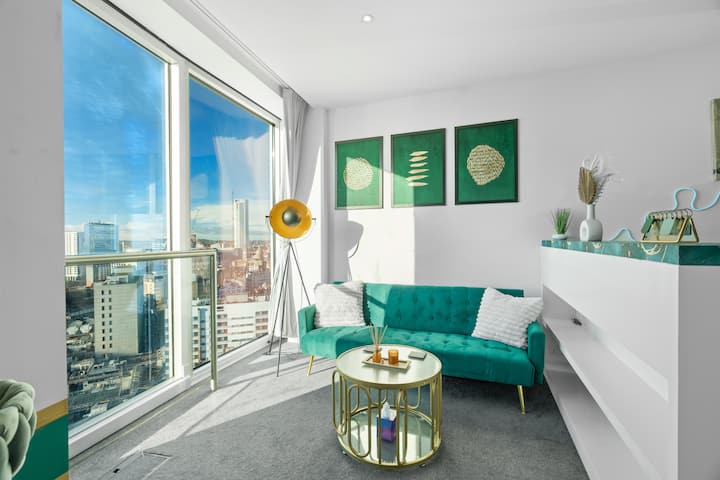 The Cosy Emerald Haven - Unbeatable Skyline Views - Birmingham