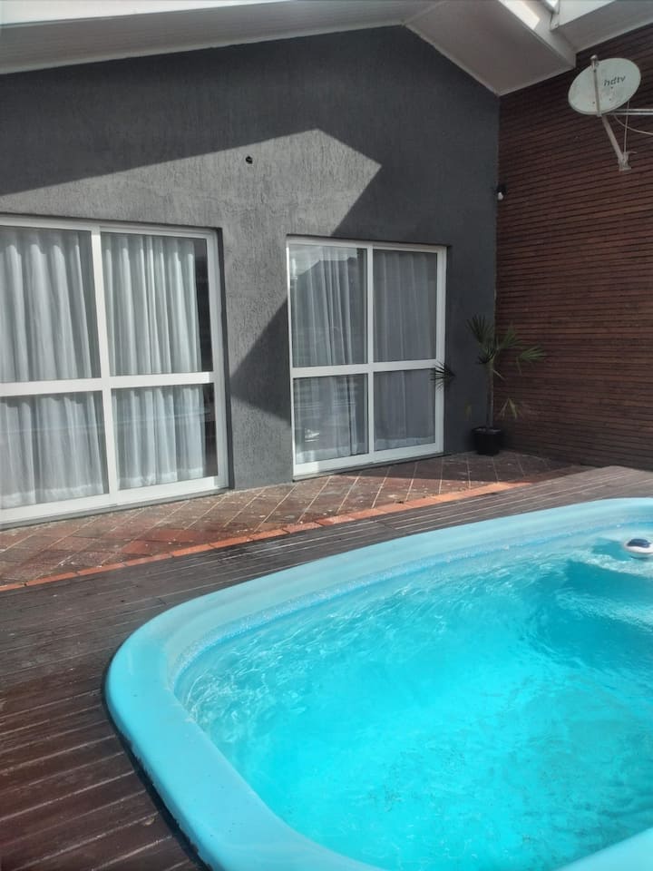 Casa  Ampla Com Piscina P/feriados De Páscoa - Torres