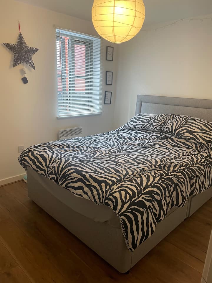 Smart Town Centre Flat - Campton