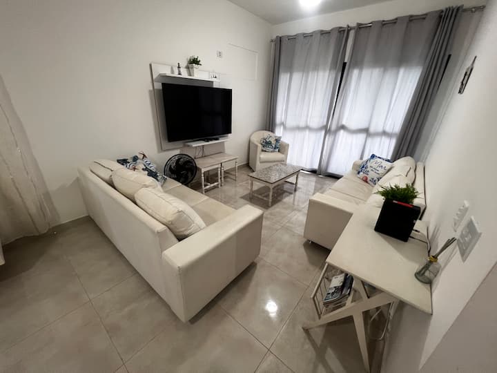 Apartamento à 1 Quadra Da Orla Da Enseada - Guarujá
