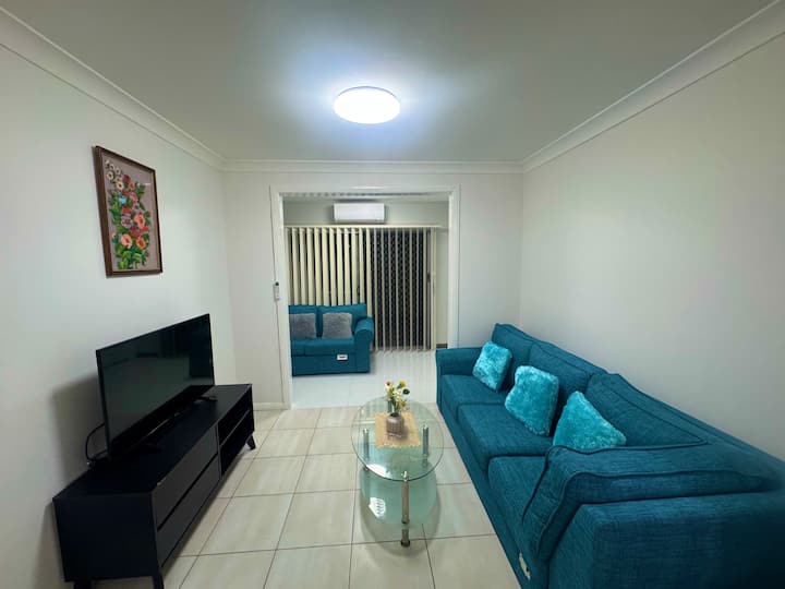 Fairfield Sydney, Entire 5 Bedrooms Granny Flat - Fairfield