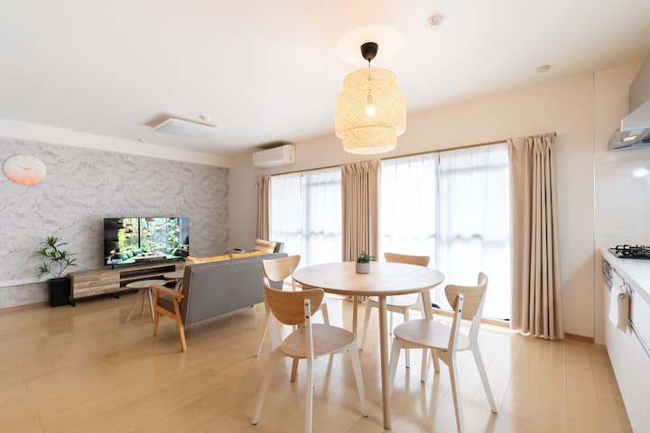 日本橋80平米広いゆったり空間！（黒門市場、心斎橋、難波、道頓堀）全て徒歩圏内、空港アクセス良好！ - Osaka