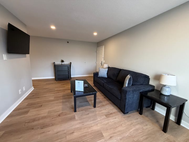 Aksarben Retreat, Steps To Village Fun - Omaha, NE