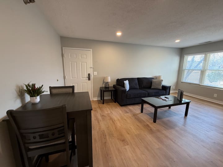 Aksarben Retreat, Steps To Village Fun - Omaha, NE