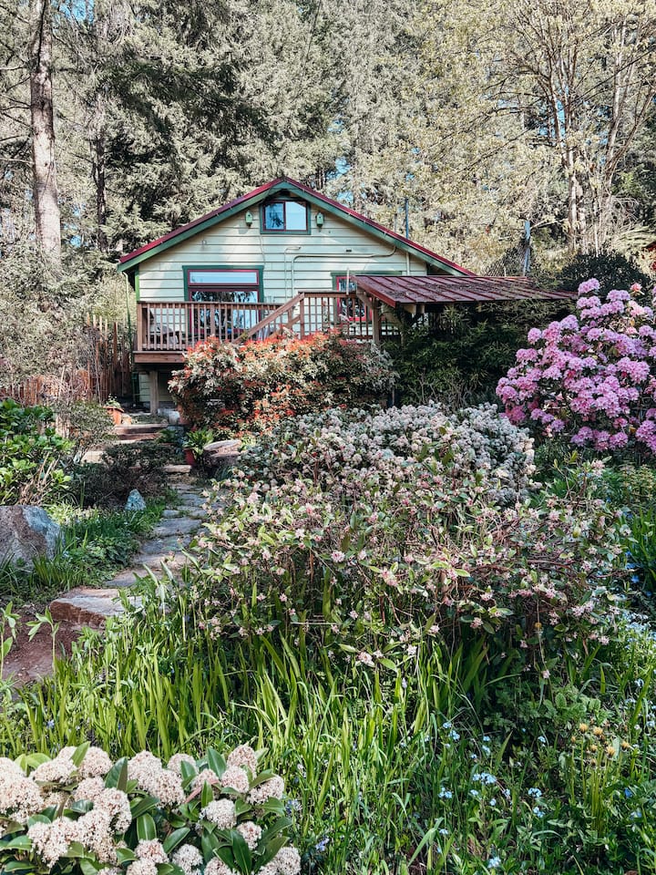 Cozy Cottage Retreat On Bowen - Bowen Island