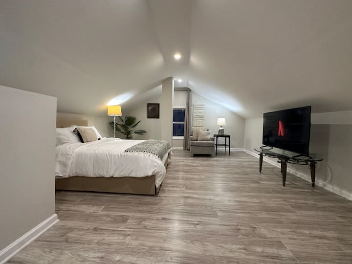 Remodeled North Rosedale Park Queen Bed Bungelow - Detroit, MI