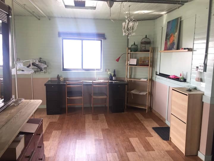 市中心稀有景觀 獨特工業風和室房
Cozy Place With A Rooftop Terrace - 위안산 향