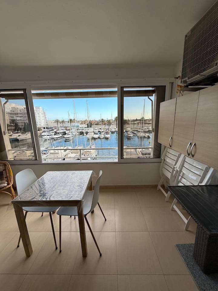 Awaydays - Apartment By The Canal With Wi-fi - Ampuriabrava
