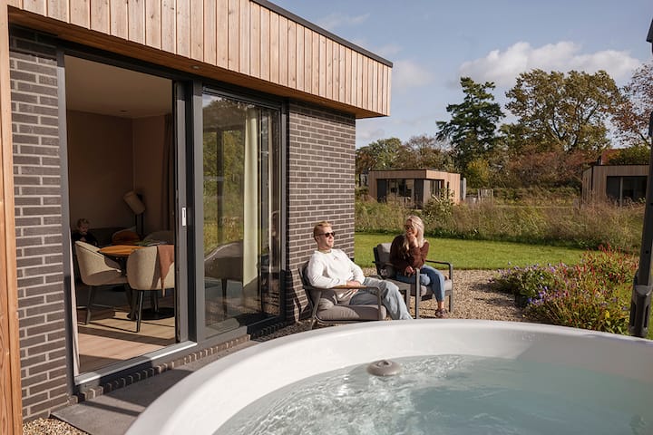 Water Lodge 2 With Hot Tub - Winterswijk