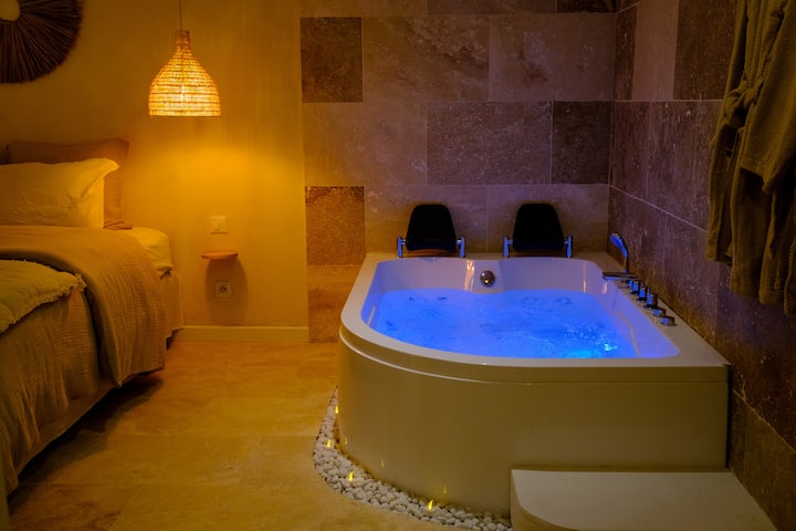 Suite Ama, Bain Balnéo Et Sauna Privé - Vaucluse