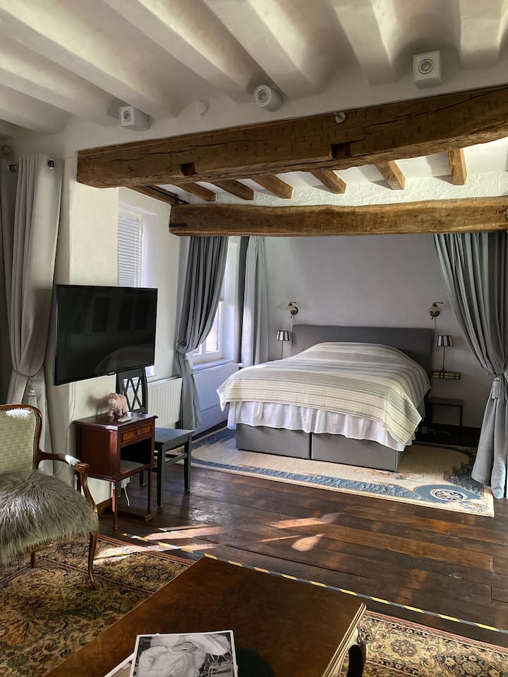 Cosy In The Centre - Tongern