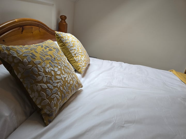 Spacious One Bedroom Apartment - 호셤