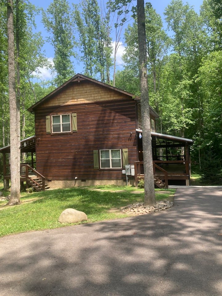 Not To Be Missed Gatlinburg Cabin-all Decked Out - Cosby, TN