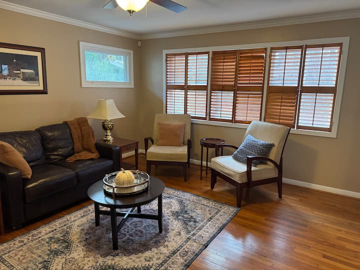 Hymettus Woods Cottage - Raleigh, NC