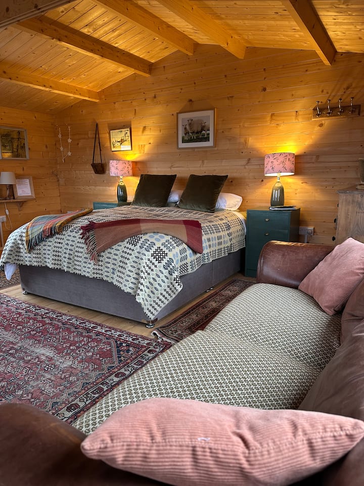 Oak Tree Hut - United Kingdom