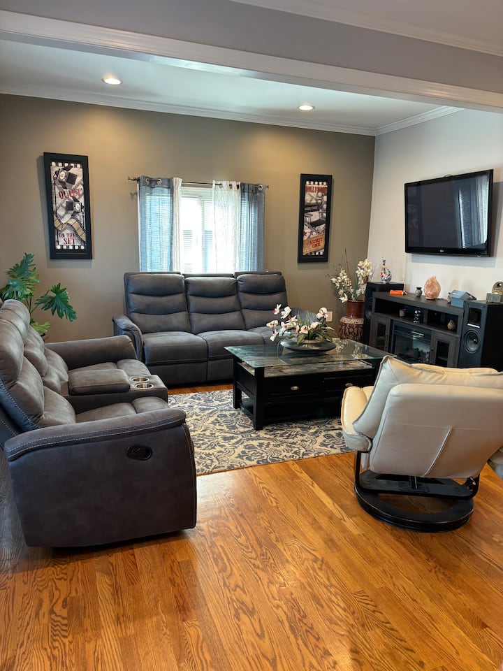 Luxury House • Pool • 10 Min Stadium • Sleeps 10+ - Belleville, NJ