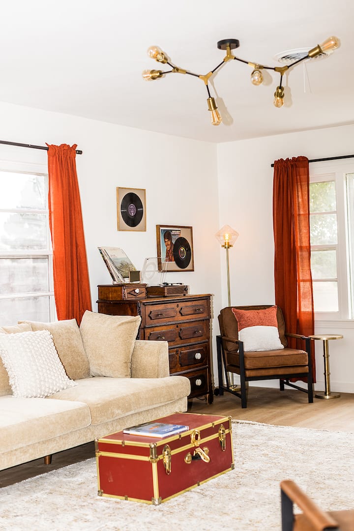 {Vintage Vibes} Trendy House In Quiet Neighborhood - Lubbock, TX