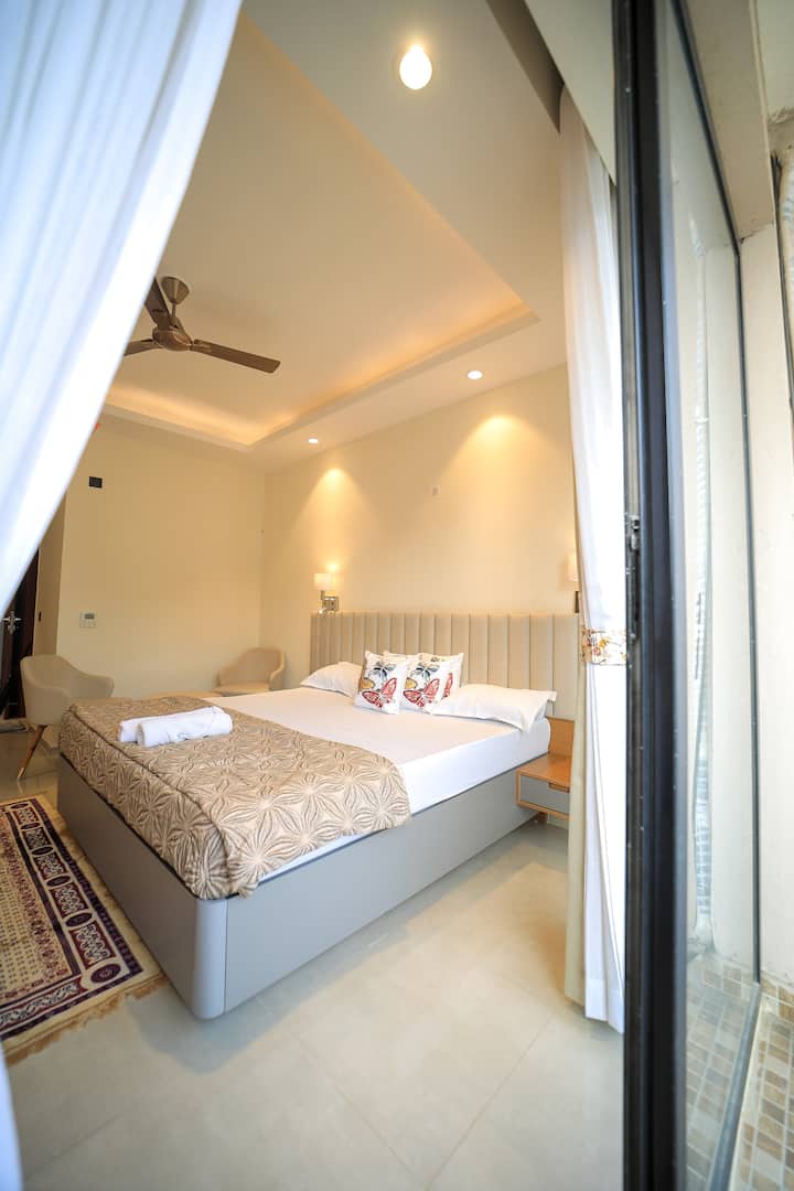 Independent & Cleanest Stay| 24*7 Ac | Gomti Nagar - Lucknow