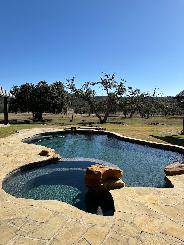 Texas Hill Country Hideaway - Bandera, TX