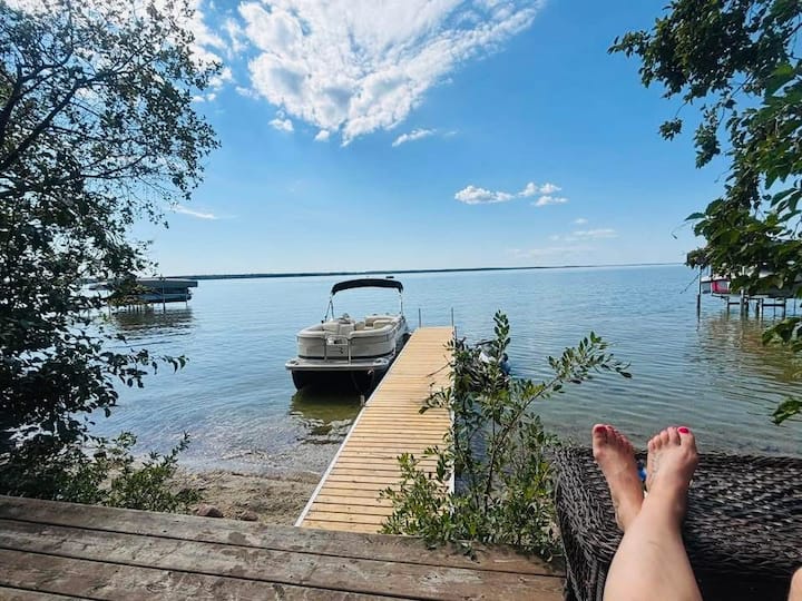 Lakefront/sauna/hot Tub/toys/bunkie/dock/golf Cart - Saskatchewan