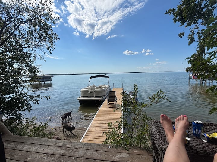 Lakefront/sauna/hot Tub/toys/bunkie/dock/golf Cart - Saskatchewan