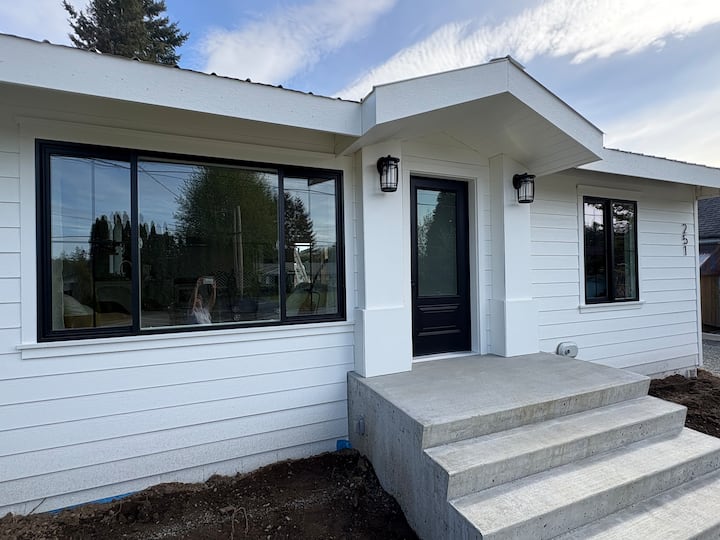 Willow Point Luxury Cottage - Campbell River
